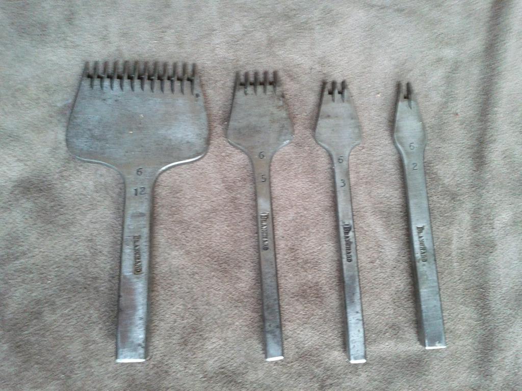 OUTILS ANCIENS - ART POPULAIRE : Collection d'outils pour le travail du ...