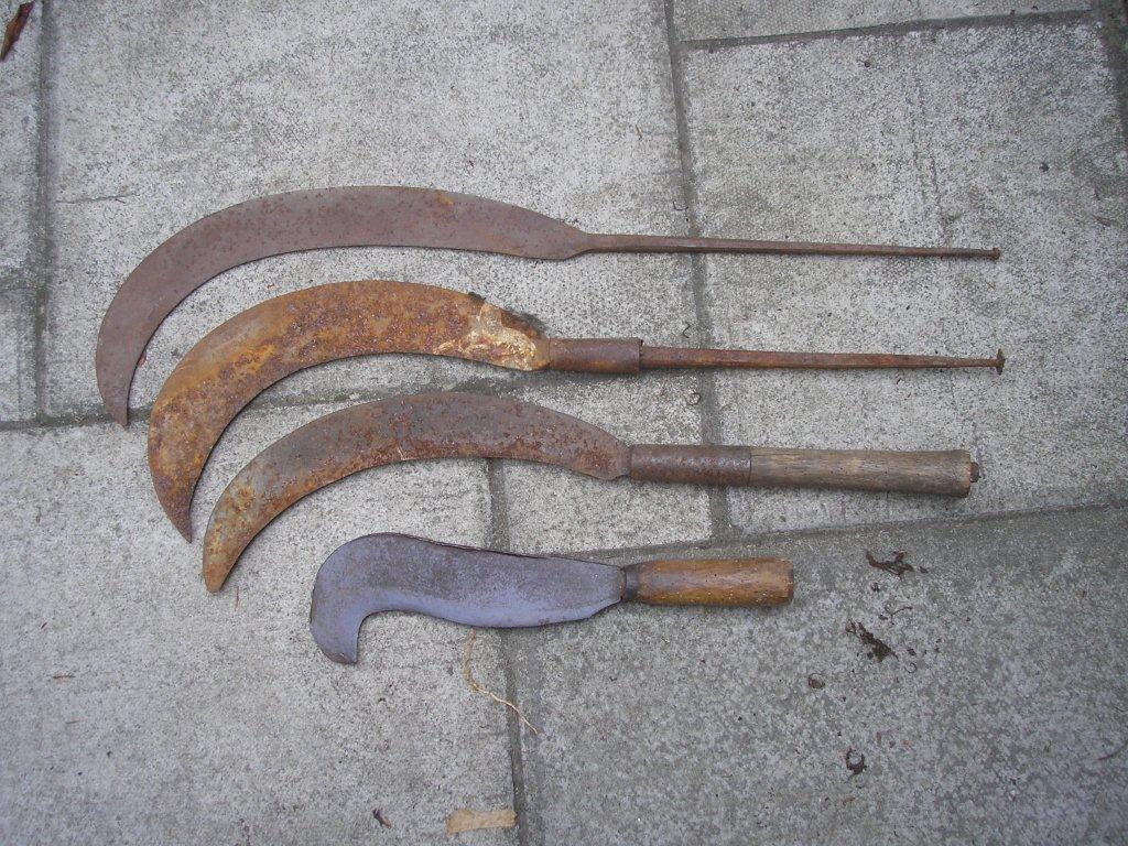 OUTILS ANCIENS - ART POPULAIRE : Grandes serpes d'une forme peu connue