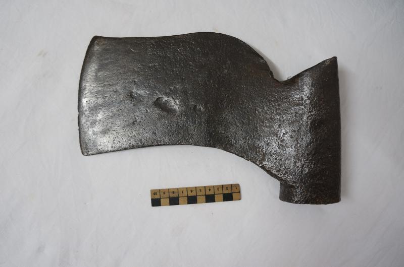 OUTILS ANCIENS - ART POPULAIRE :: Hache à identifier