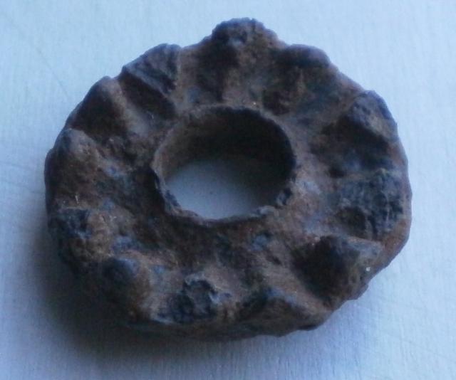 OUTILS ANCIENS - ART POPULAIRE : poids en plomb et autres objets en plomb