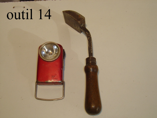 OUTILS ANCIENS - ART POPULAIRE : Outils de cordonnier et de bourrelier ...