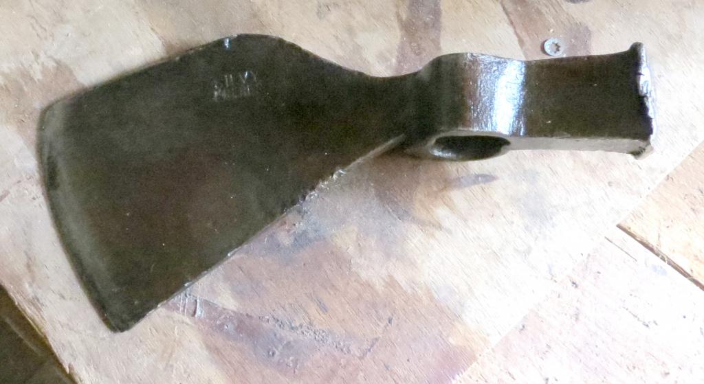 OUTILS ANCIENS - ART POPULAIRE :: hache