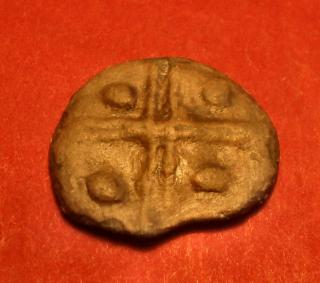 OUTILS ANCIENS - ART POPULAIRE : poids en plomb et autres objets en plomb