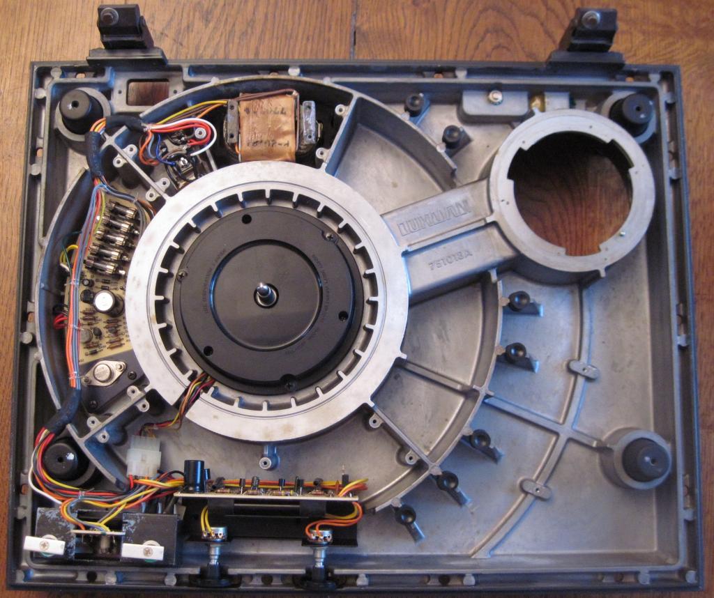 Forum Cabasse, Haute Fidélité, Multicanal et Home Cinéma : Luxman PD 131