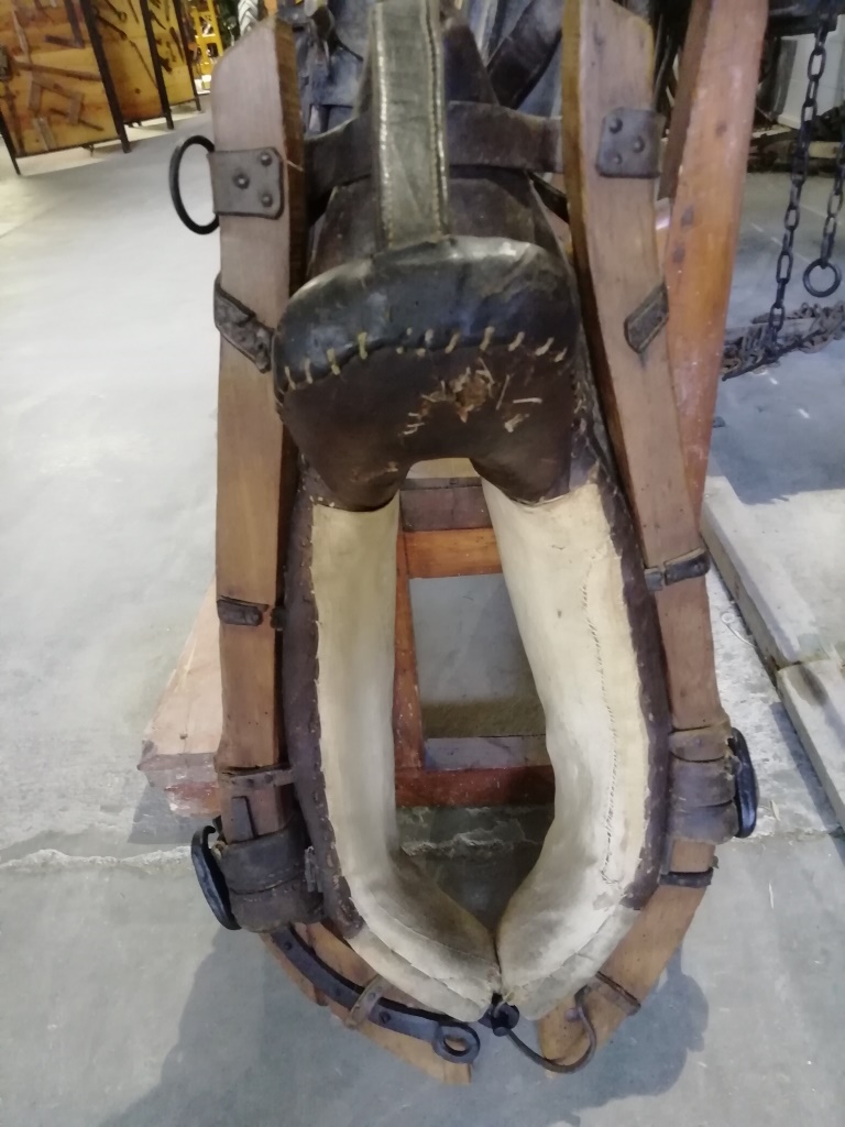 OUTILS ANCIENS - ART POPULAIRE :: Collier pour cheval ou mule