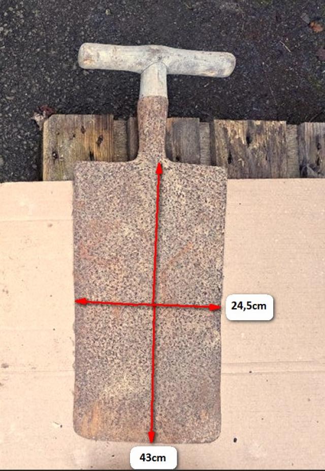 OUTILS ANCIENS - ART POPULAIRE :: Coupe marc forme bèche