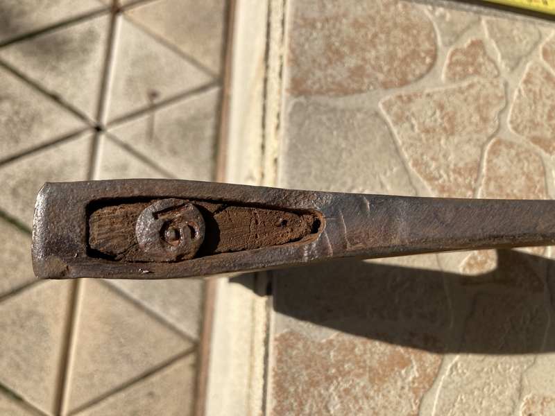 OUTILS ANCIENS - ART POPULAIRE : 2 HACHES à identifier svp