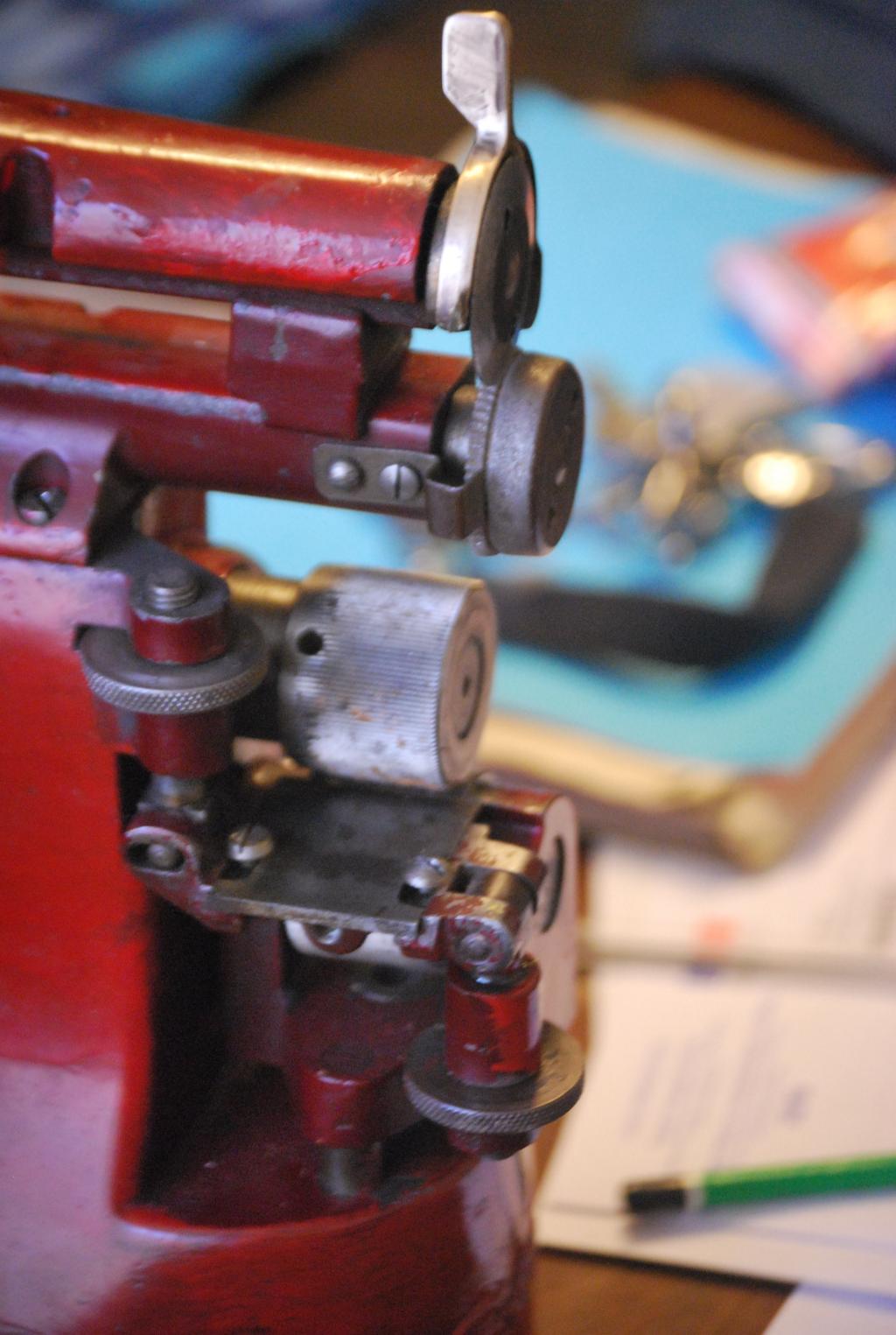 OUTILS ANCIENS - ART POPULAIRE : singer 29k51