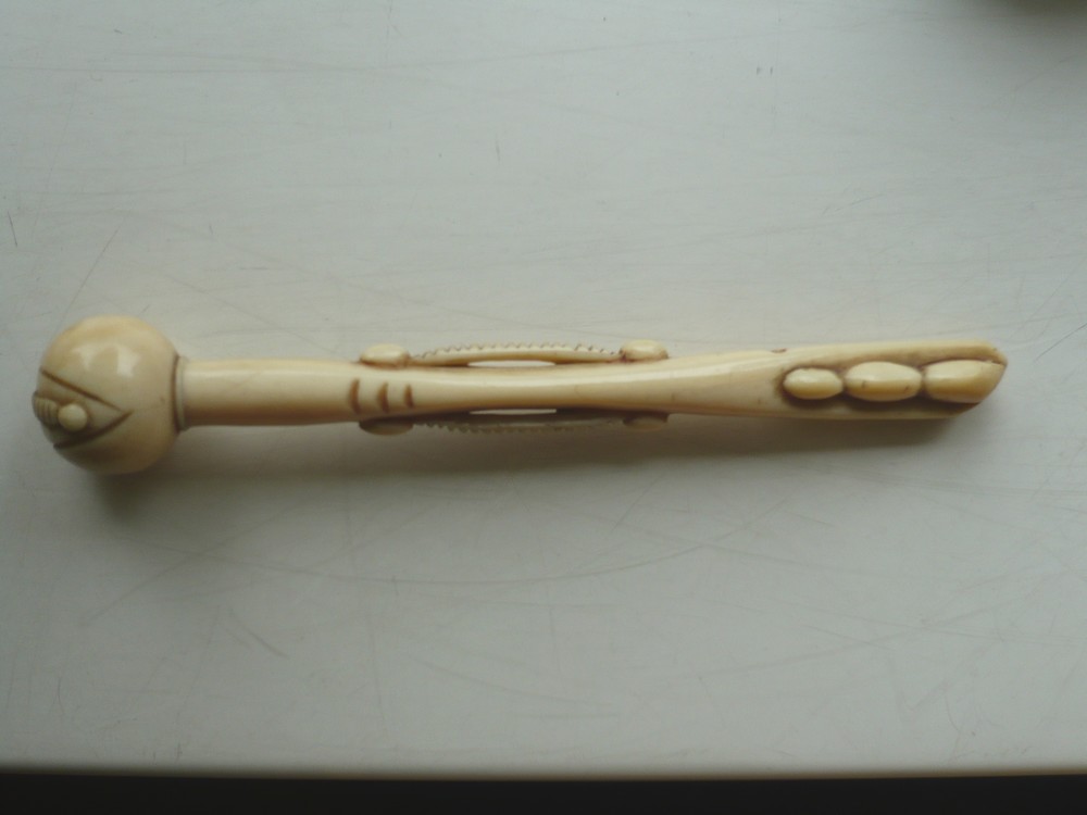 OUTILS ANCIENS - ART POPULAIRE :: Identification objet en ivoire (?)