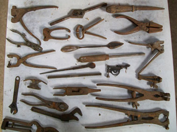 OUTILS ANCIENS - ART POPULAIRE :: faut bien ranger un peu