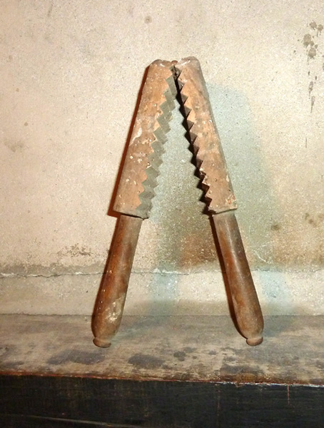 OUTILS ANCIENS - ART POPULAIRE :: Identification d'un outil