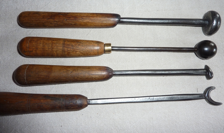OUTILS ANCIENS - ART POPULAIRE :: Formes diverses en fer au bout de ...