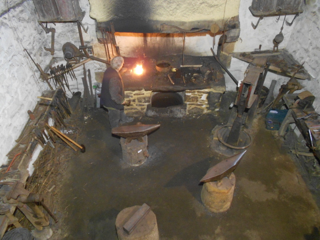 OUTILS ANCIENS - ART POPULAIRE :: La forge de Confort-Meilars