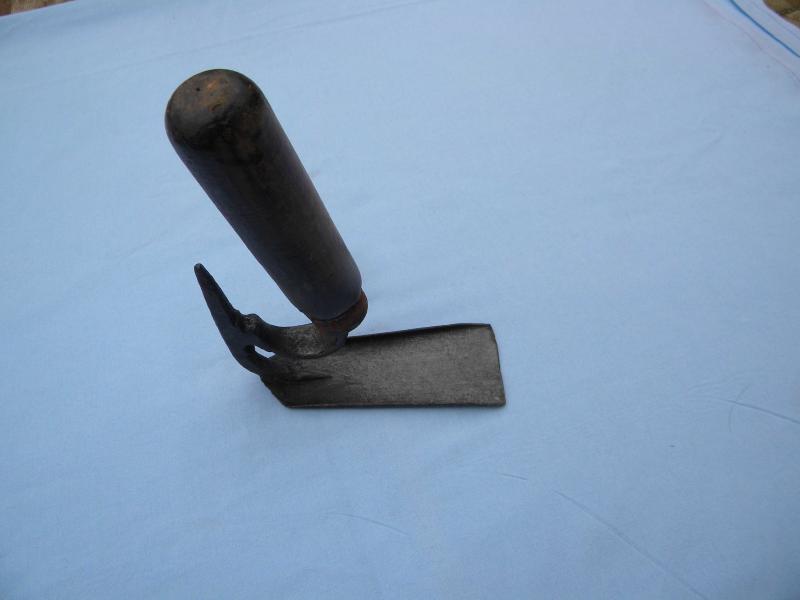 OUTILS ANCIENS - ART POPULAIRE :: Boutoir à 90°
