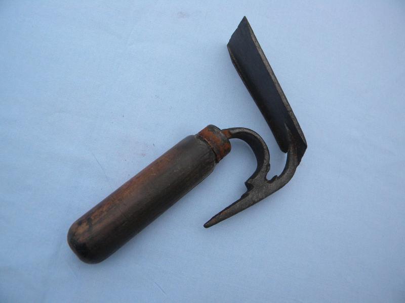 OUTILS ANCIENS - ART POPULAIRE :: Boutoir à 90°