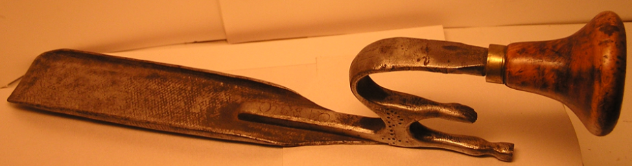 OUTILS ANCIENS - ART POPULAIRE : BOUTOIR