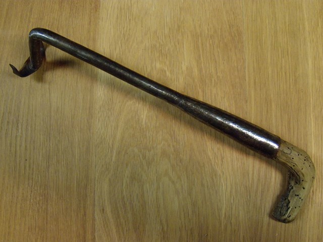OUTILS ANCIENS - ART POPULAIRE :: Boutoir de sabotier